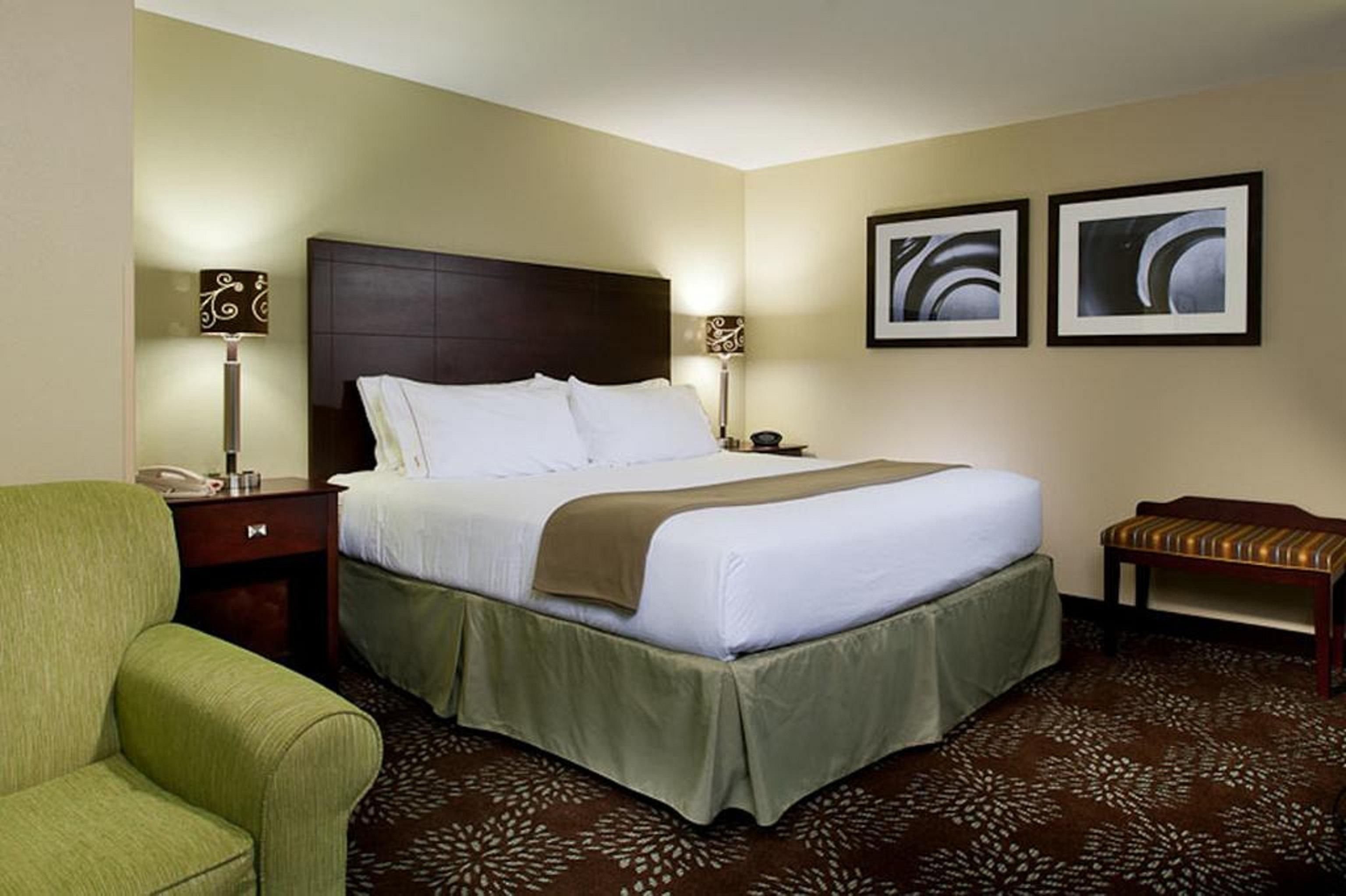 HOLIDAY INN EXPRESS & SUITES PITTSBURGH WEST - GREENTREE PITTSBURGH, PA